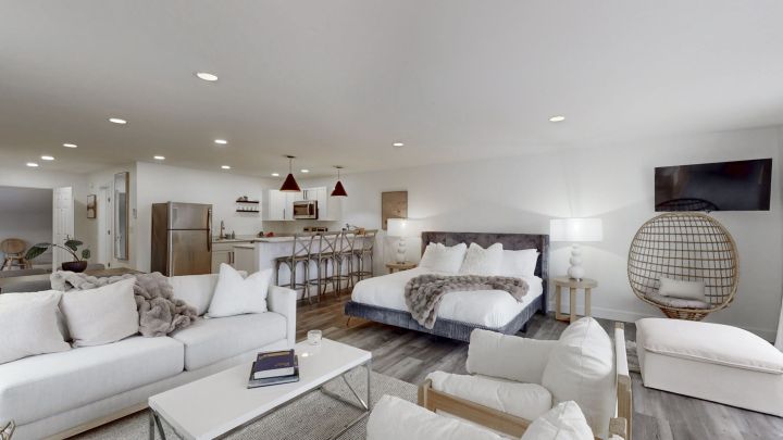 Lakefront Studio at Waneta Lake #1 - Luxe Home and Leisure